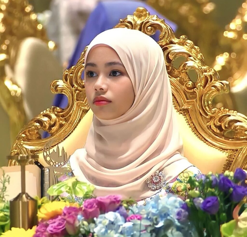Puteri Ameerah Iras Wajah Ibunda Azrinaz, Kecantikan Anak Sultan Brunei ...