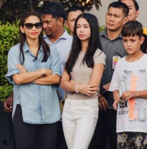 Puteri Ameerah Iras Wajah Ibunda Azrinaz, Kecantikan Anak Sultan Brunei ...