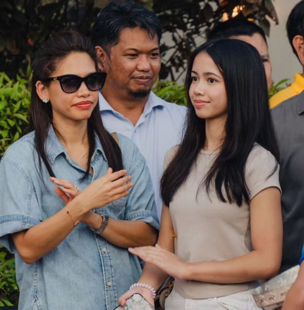 Puteri Ameerah Iras Wajah Ibunda Azrinaz, Kecantikan Anak Sultan Brunei ...