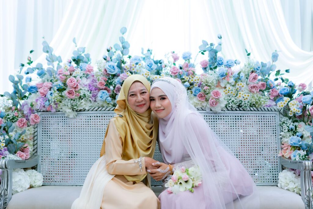 Anak Arwah 'Mr Os' Selamat Bertunang, Dr Syafiqa Bakal Isteri Jurutera ...