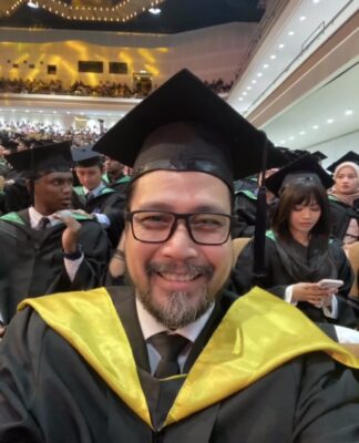 Zed Zaidi Berjaya Genggam 'Master' Jurusan Pendidikan. Isteri, Anak ...