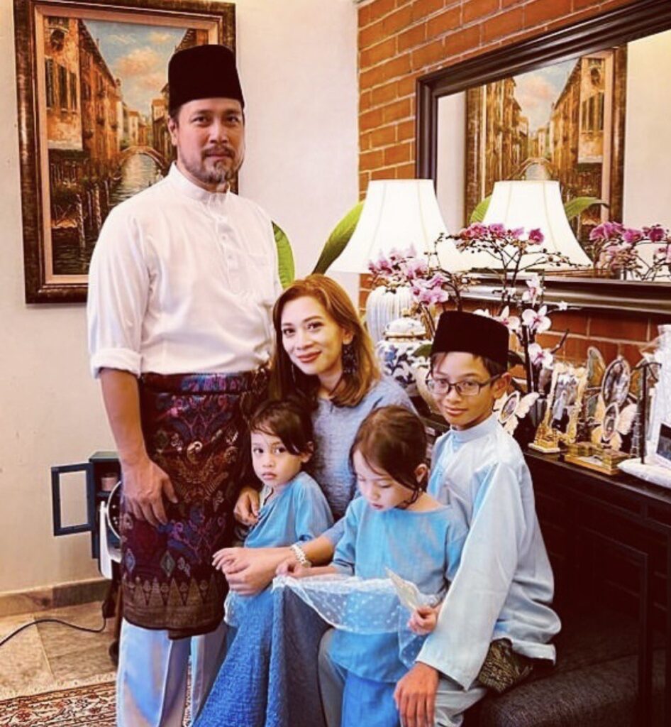 Zed Zaidi Berjaya Genggam 'Master' Jurusan Pendidikan. Isteri, Anak ...