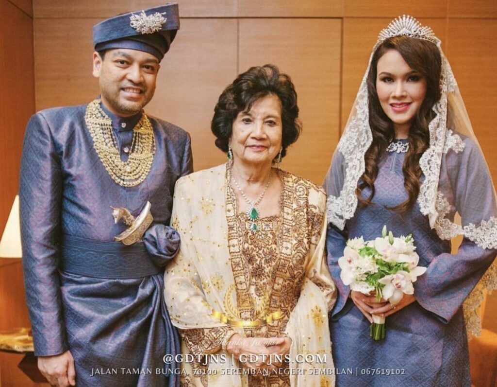 Ibu Anggun Usia 56 & Penjawat Awam Berdedikasi, Dato' Sri Suriani Ahmad ...