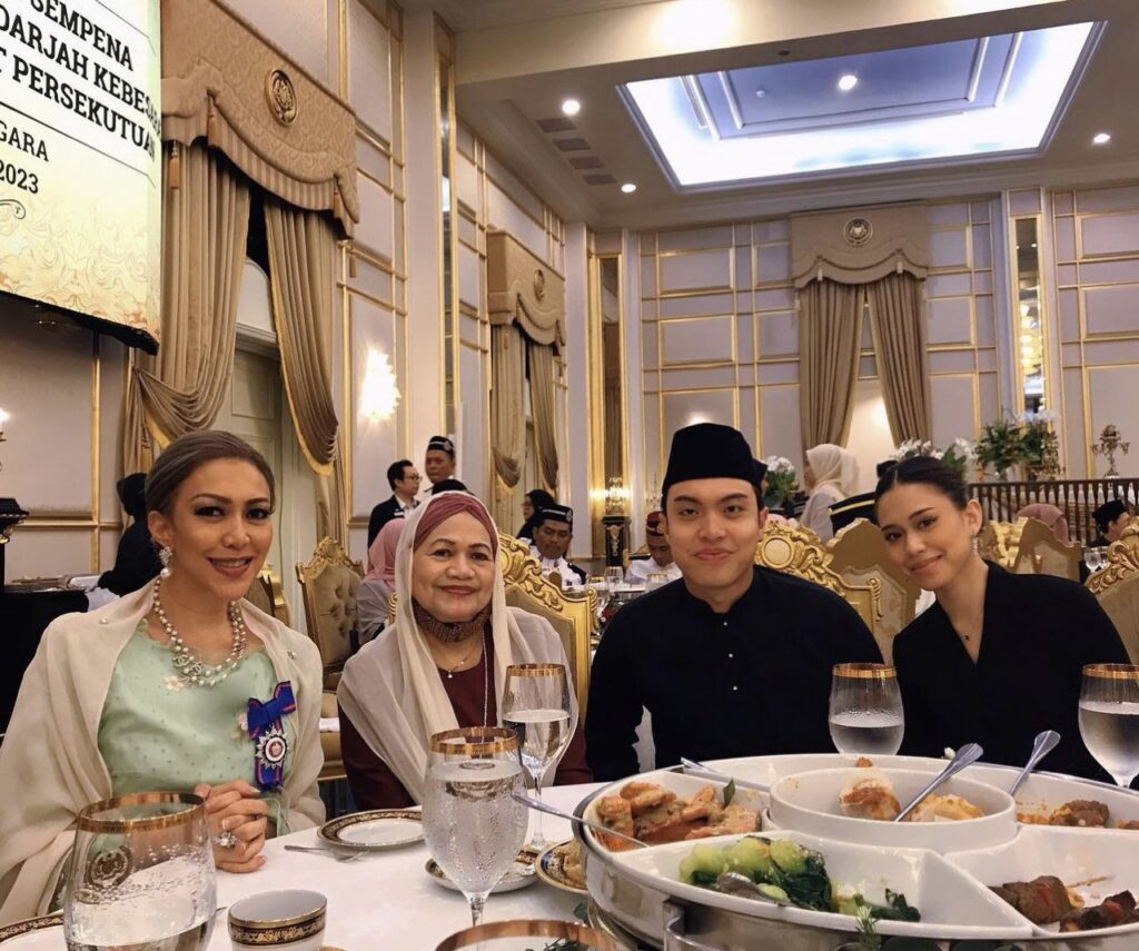 Dr Sharifah Shawati Dikurnia Darjah Johan Setia Mahkota (JSM) Daripada ...