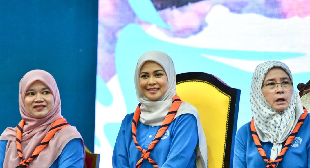 Pertama Kali Muncul Lepas Tunai Haji, Penampilan Tengku Permaisuri ...