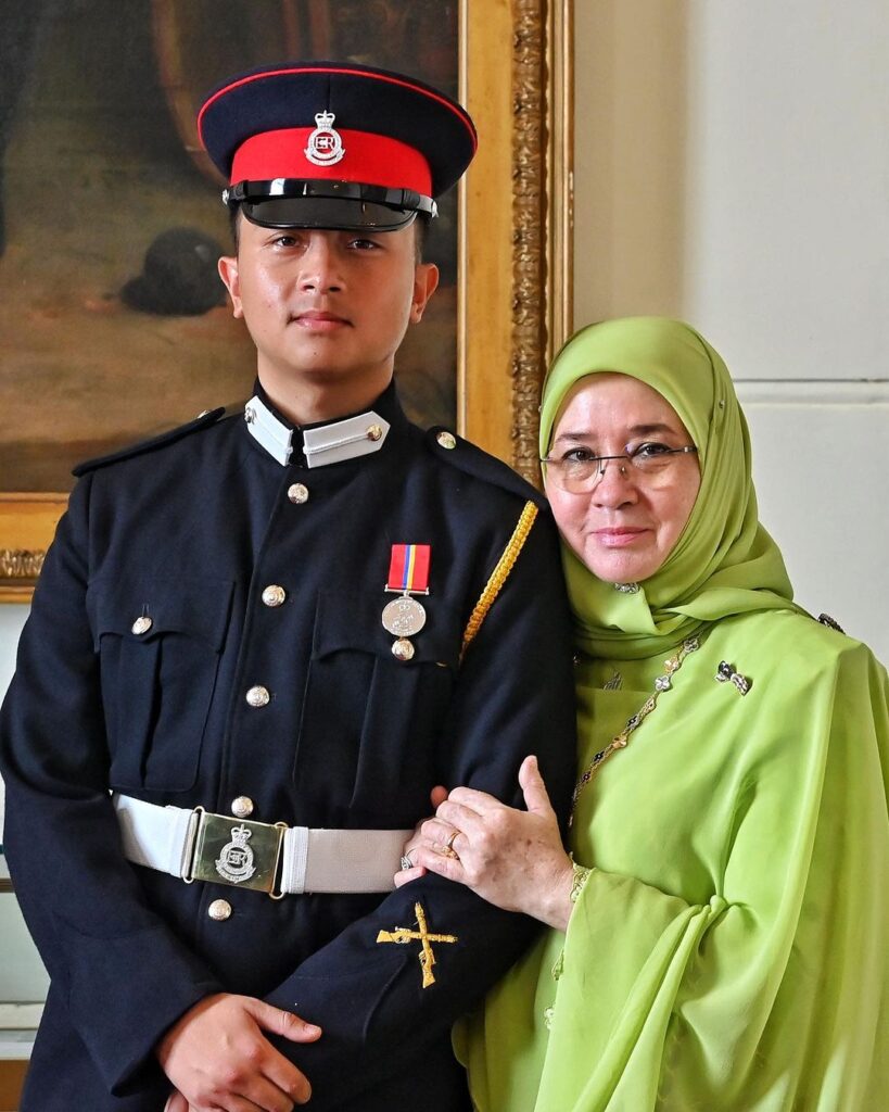 "Segaknya!" Ketampanan Tengku Ahmad Ismail Jadi Tumpuan Warga Maya ...