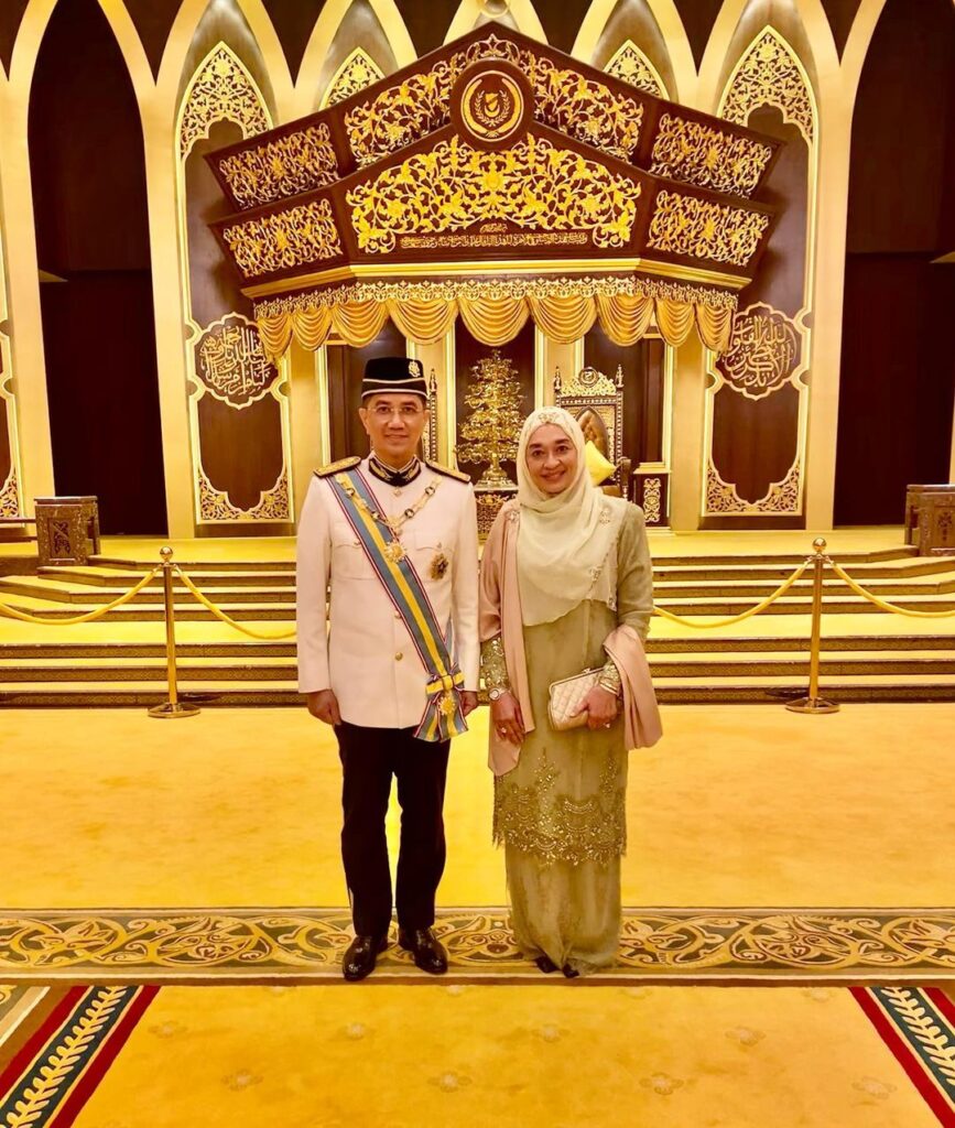 Usia Perkahwinan Dah 35 Tahun, Ratu Hati Dato' Seri Azmin Ini Setia ...