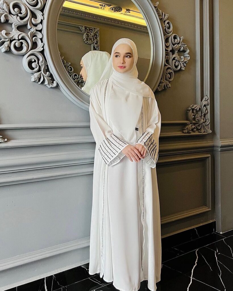 ZAKIAH ANAS 'Belanja' Gambar Usia 55 Tahun, Makin Cantik & Sopan ...