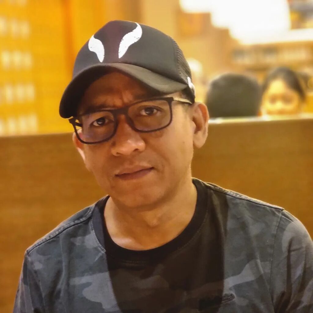 Jejai Dapat Gelaran Datuk, Bapa 3 Anak Ini Segak Ditemani Ibu Bapa ...