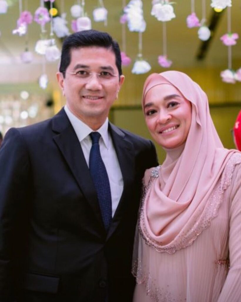 Usia Perkahwinan Dah 35 Tahun, Ratu Hati Dato' Seri Azmin Ini Setia ...