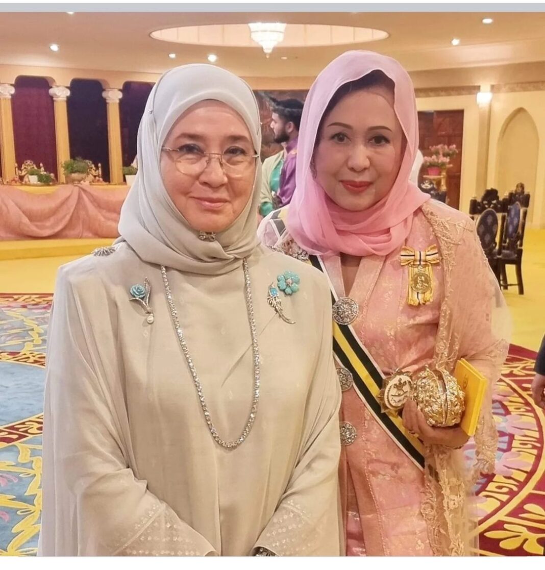 Jejai Dapat Gelaran Datuk, Bapa 3 Anak Ini Segak Ditemani Ibu Bapa ...