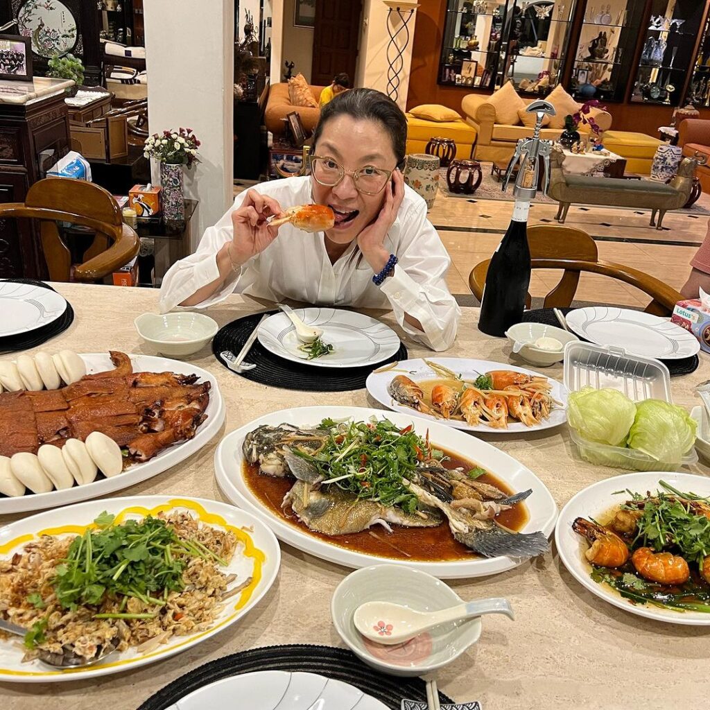 Dilayan Penuh Kasih Sayang & Macam-Macam Makanan Atas Meja, Ibu Rai Tan ...