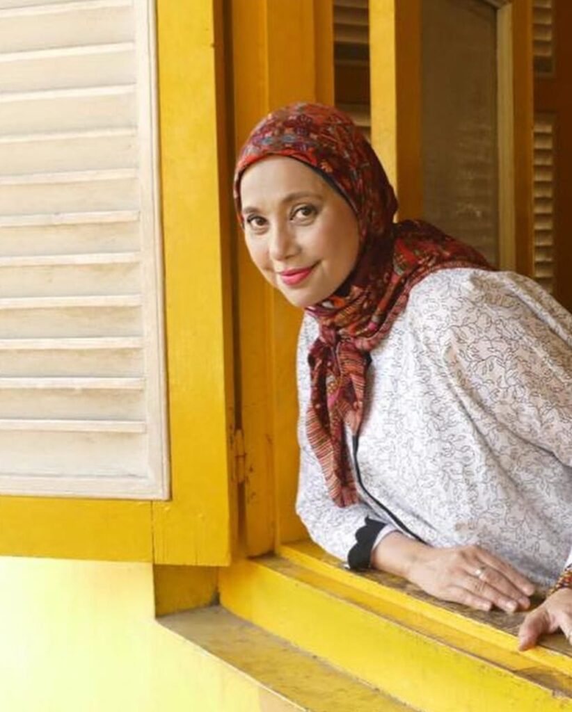 Usia Kini Menginjak 54 Tahun, Pesona AYU AZHARI Tetap Menawan ...