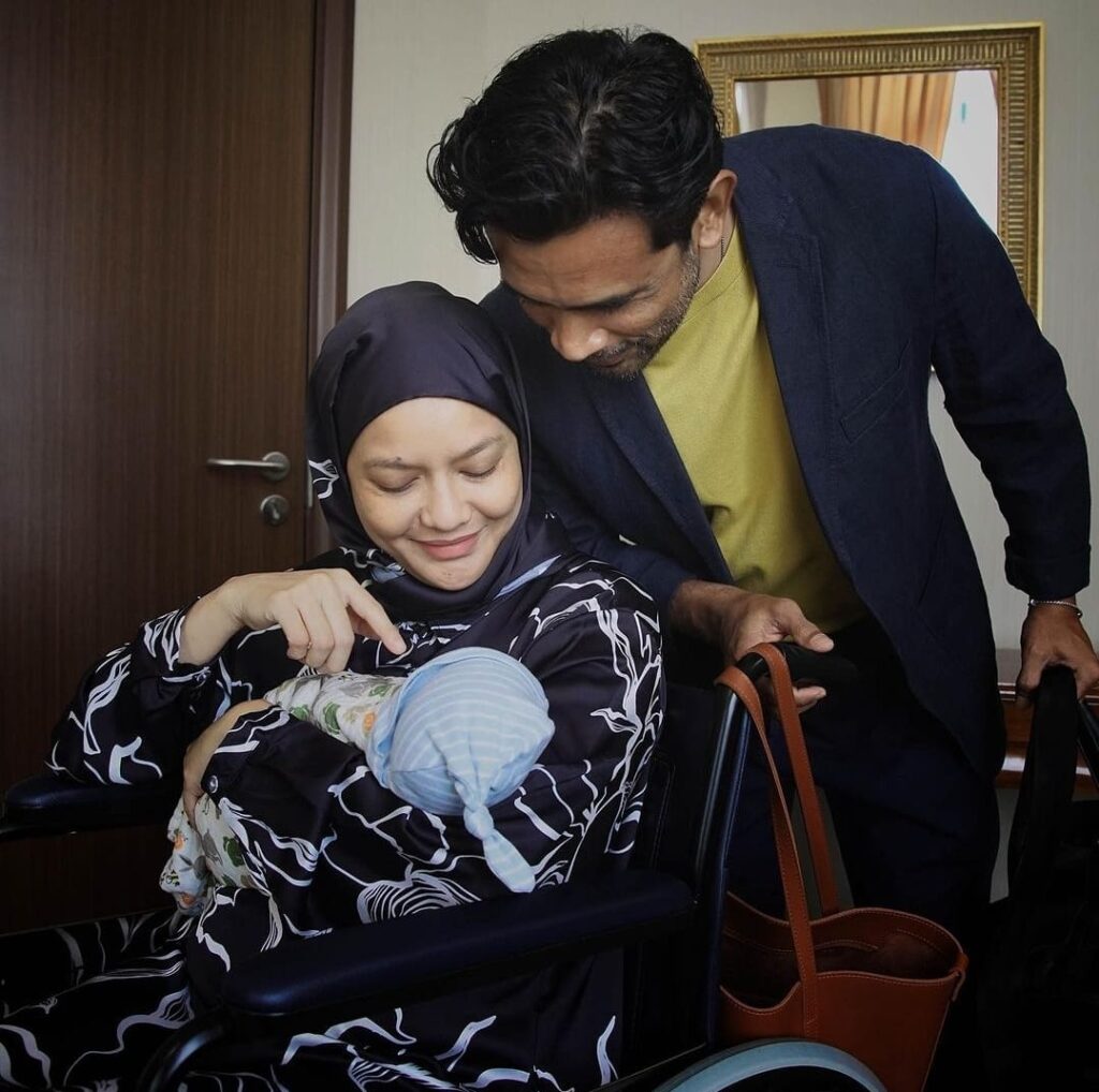 Happy 2nd Anniversary Ayahanda Tuah Alam. REMY ISHAK & EZZA YUSOF ...