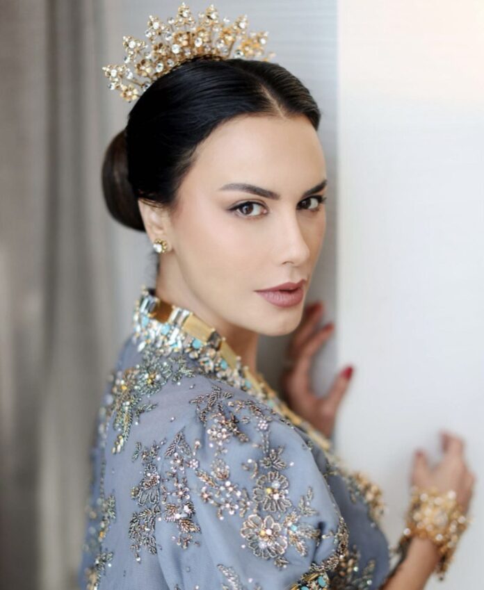 Ibu Anak 4 & Kerabat Diraja Selangor, Cantiknya Isteri Menteri Kewangan ...