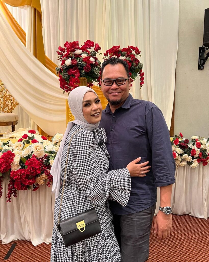 Ada Anak Bijak & 'Dating' Naik Motor Dengan Suami Sampai Thailand, Liza Hanim Bahagia Usia 43!