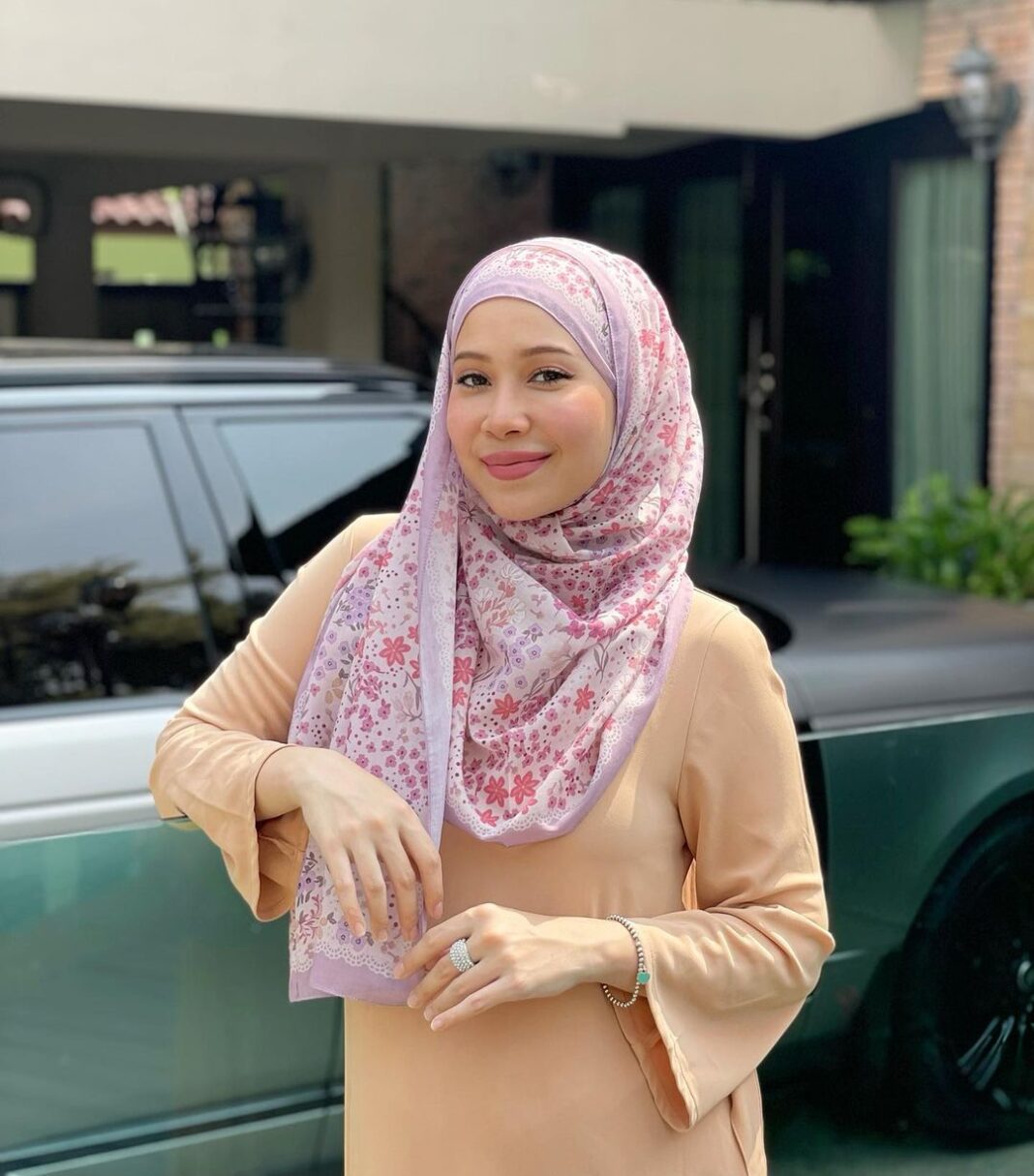 Farah Nabilah Warisi Kejelitaan Ibu, Datin Haslina Ismail Anggun Usia 56 & Ibu 6 Anak!