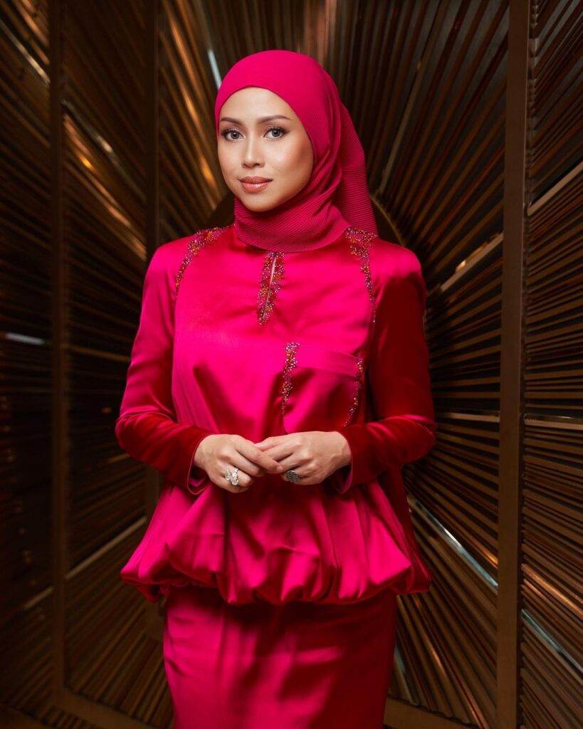 Tampil 'Stailo' Rai Hari Lahir, Azrinaz Mazhar Hakim Bahagia & Awet ...