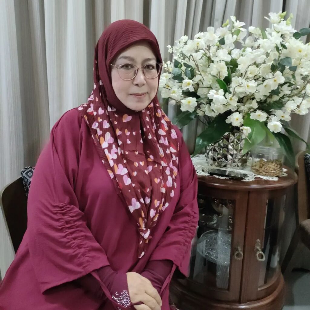 3 Generasi Cantik & Comel, Cecah Usia 60an Kejelitaan Aznah Hamid ...