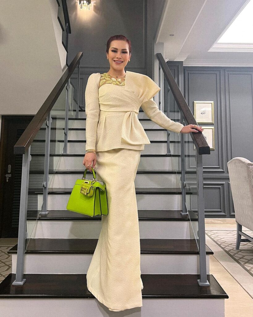 Wajah Klasik Anak Datuk Zainal Abidin, Timur Gabriel Kenang Jasa Ibu ...