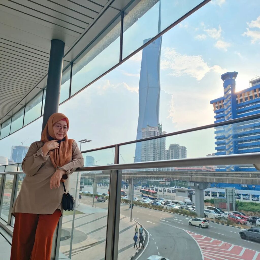 3 Generasi Cantik & Comel, Cecah Usia 60an Kejelitaan Aznah Hamid ...