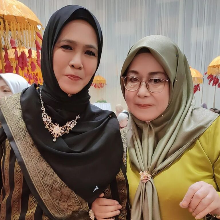 3 Generasi Cantik & Comel, Cecah Usia 60an Kejelitaan Aznah Hamid ...