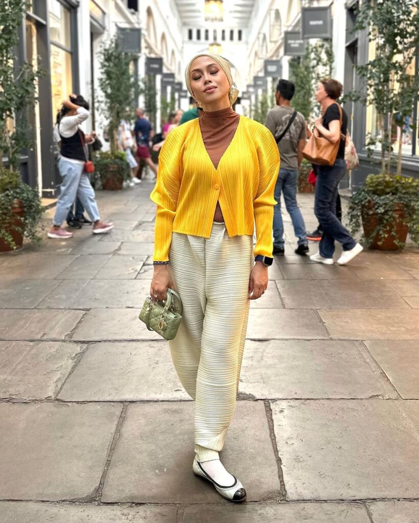 Tampil 'Stailo' Rai Hari Lahir, Azrinaz Mazhar Hakim Bahagia & Awet ...