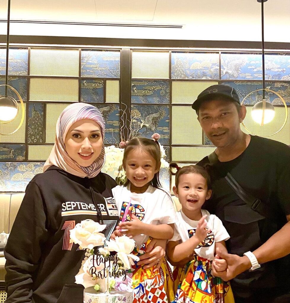 Tampil 'Stailo' Rai Hari Lahir, Azrinaz Mazhar Hakim Bahagia & Awet ...