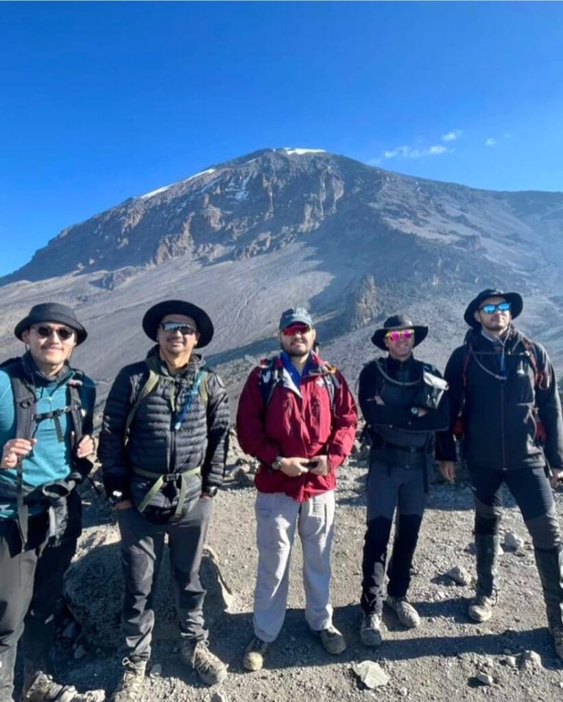 Berjaya Takluk Puncak GUNUNG KILIMANJARO, DYTM TENGKU AMIR SHAH Kumpul Dana Bantu Kanak-Kanak ...