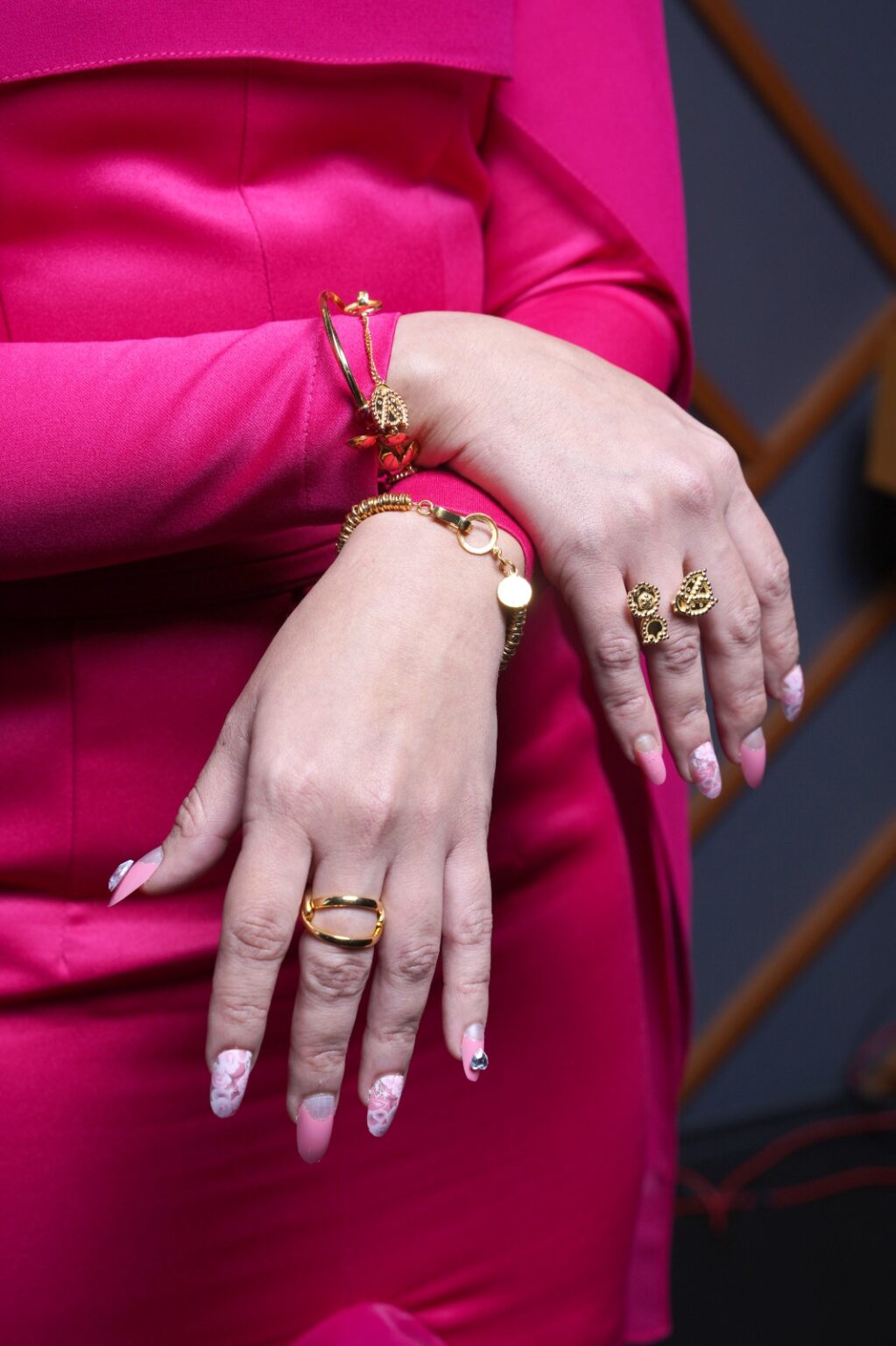 Pertama Kali Catwalk Bersama, PUTERI SARAH & SUMAYYAH Peraga Koleksi ...