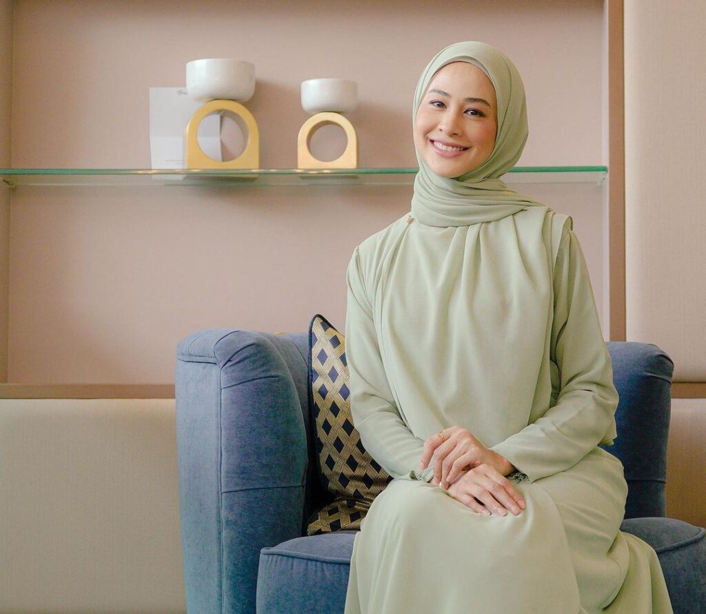Datin Fouziah Gous Tunjuk Skil Masak, Dari Minuman 'Bird Nest' Kini Tambah Produk Minyak Cili!