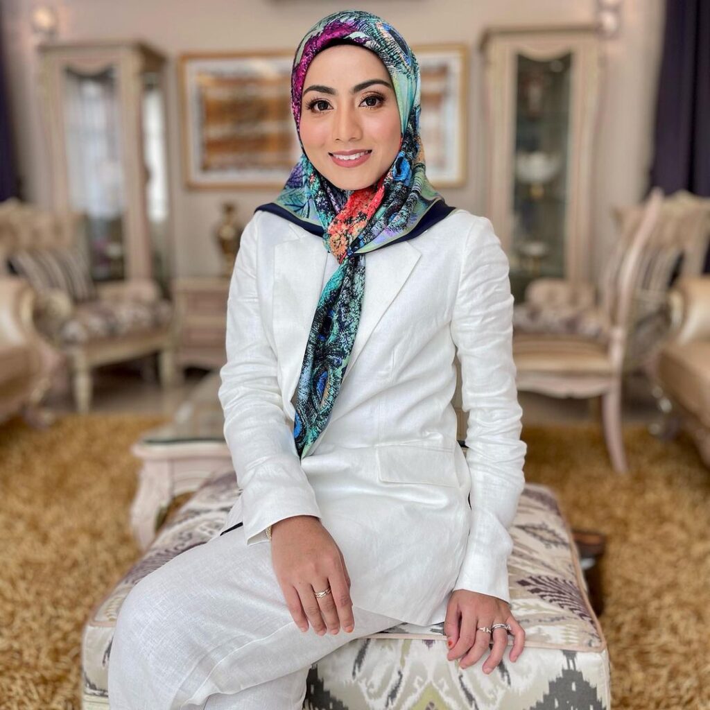 Cetus Fenomena Tudung Fareeda, Usia 34 Mawar Karim Kental & Matang Jadi Usahawan!