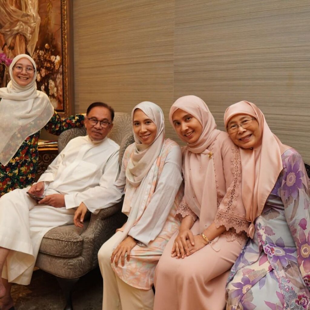 "Suami Selalu Pinjamkan Telinga Bila Diperlukan," Nurul Izzah Bahagia ...