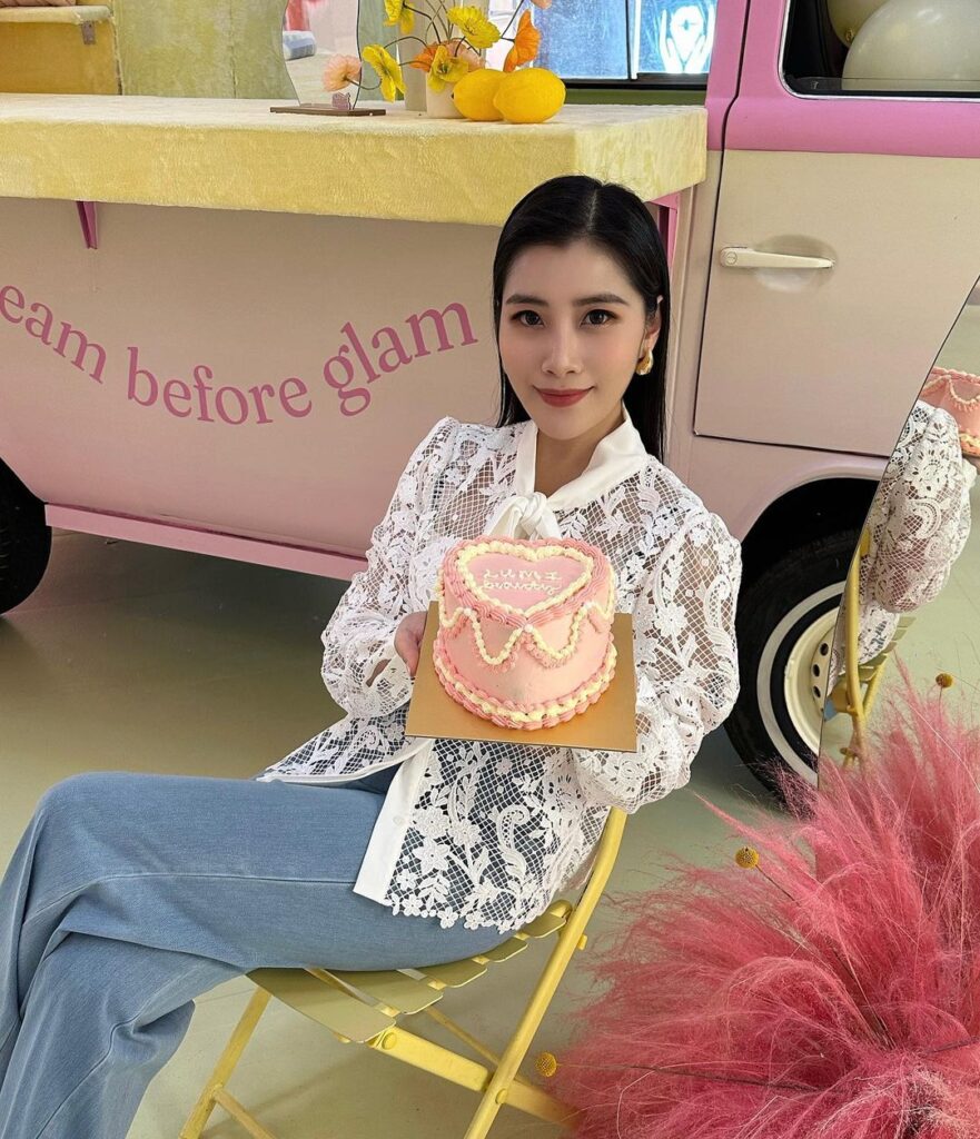 Rai Birthday Ke-35, Chryseis Tan Anak Billionaire Tampil Anggun & Muda ...