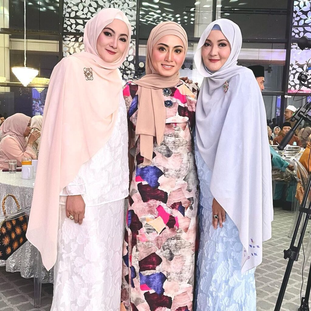 Cetus Fenomena Tudung Fareeda, Usia 34 Mawar Karim Kental & Matang Jadi ...