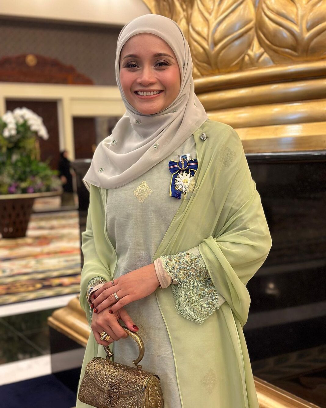 Bercuti Di UK, Gaya Santai & Elegan DATIN NINA SABRINA Tarik Perhatian ...