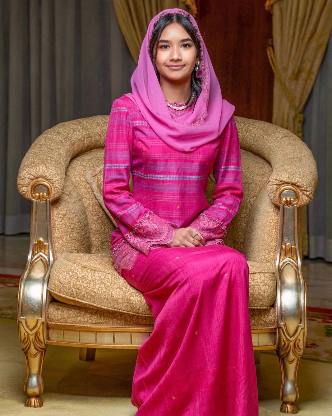 Meniti Usia 21, Wajah Jelita & Kelembutan YAM Tengku Puteri Daulath ...