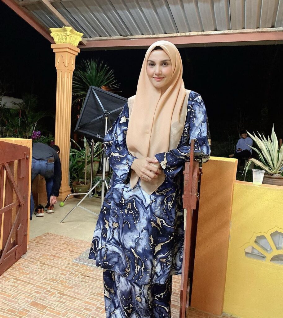 Cantik Semula Jadi Walau Tanpa Solekan, Fiza Halim Jelita Usia 41 & Ibu ...