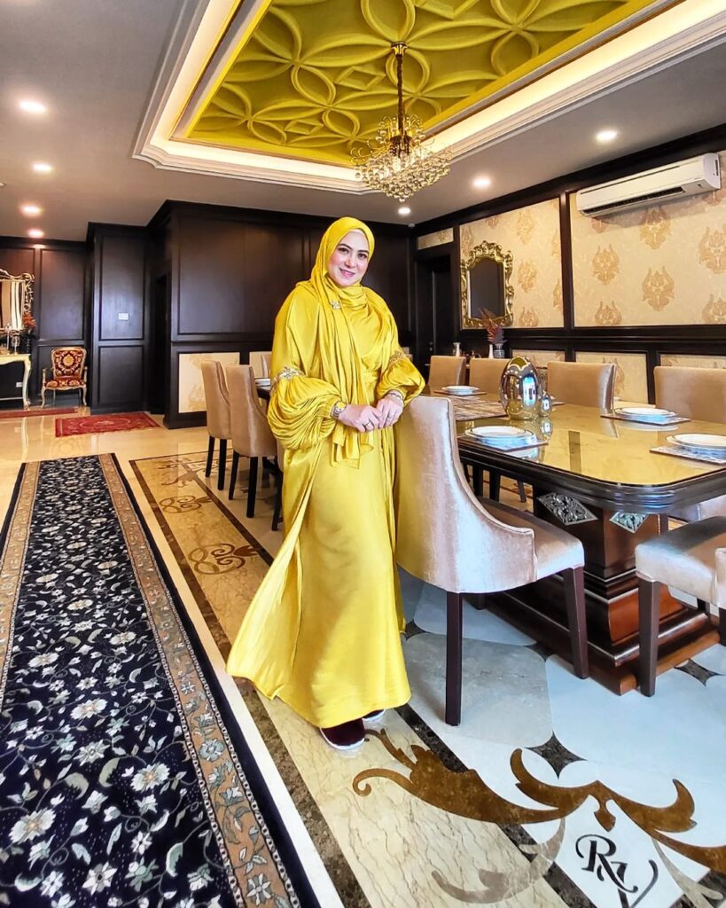 Imbau Momen Indah Perkahwinan & Rai Anniversary, Wajah Cantik Vie Shantie Raih Perhatian!