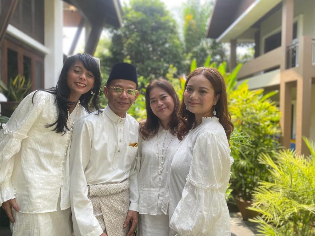 Berasal Dari Keluarga Kaya & 'Low Profile', Chempaka Emalin Pahamin Ratu Hati Azhar Sulaiman!