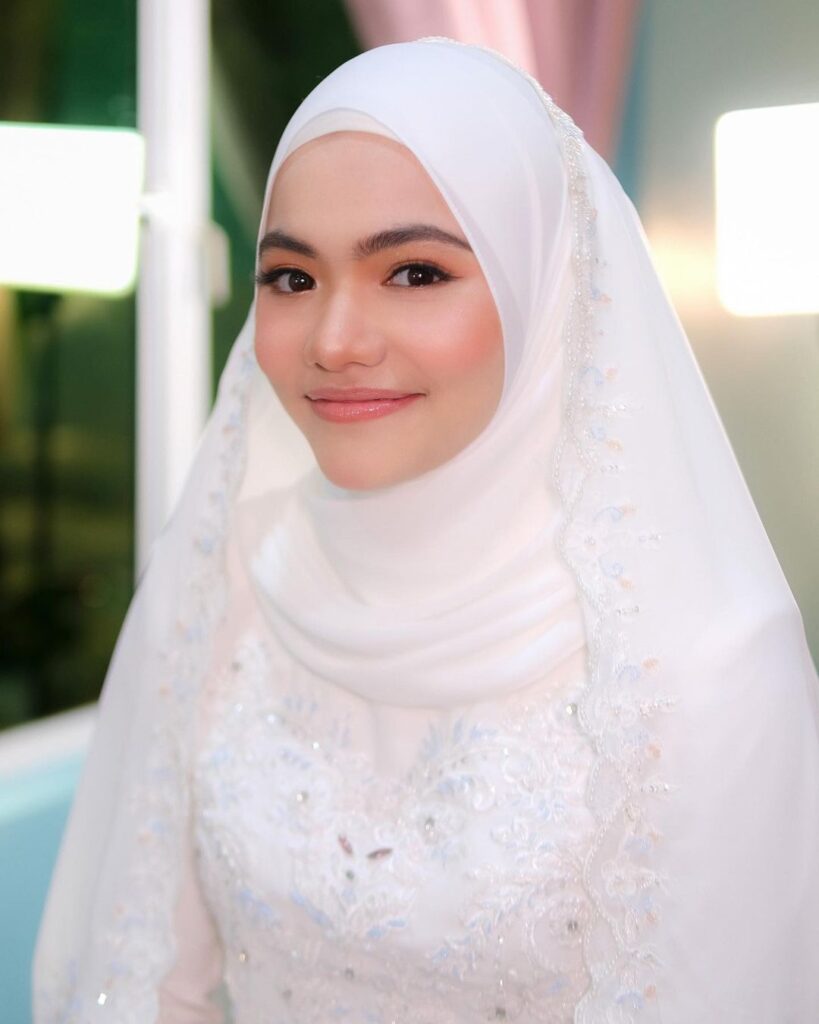 Naik Seri Pengantin, Ratu Terjun Dhabitah Sabri Tampil Memukau Di ...