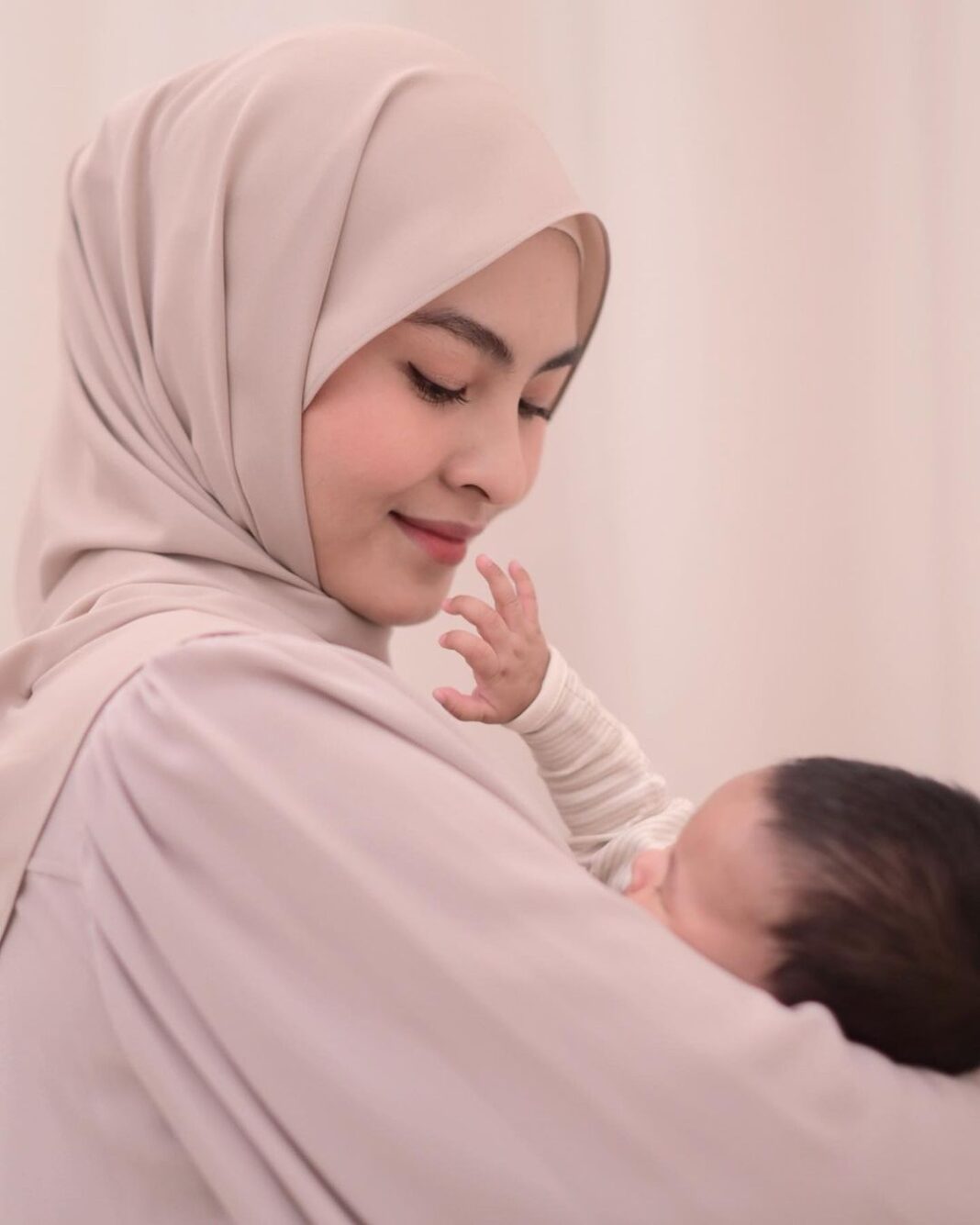 Bersederhana, Cantik & Sopan, Penampilan Labuh & Sopan Ruby Che Wan ...