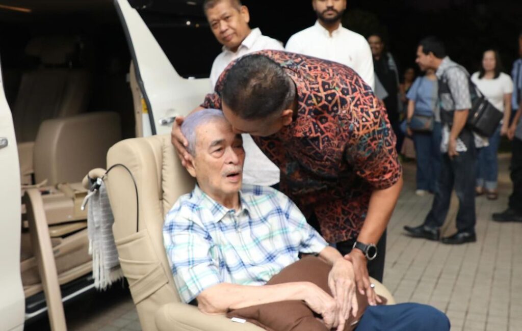 Pencetus Islam Hadhari, Sosok Terkini Tun Abdullah Badawi Genap Usia 84 ...
