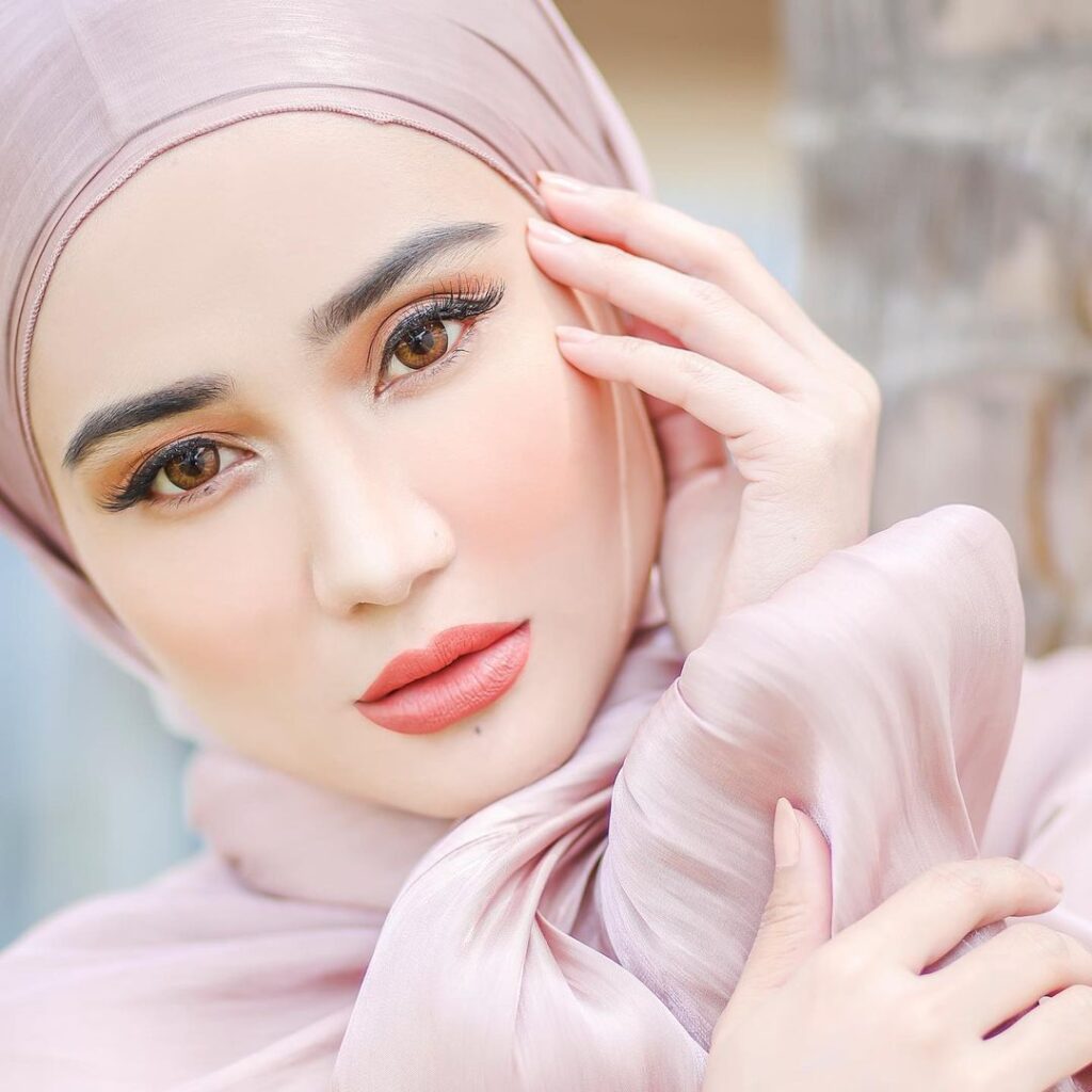 Ibu Anak 4 & Kerabat Diraja Selangor, Cantiknya Isteri Menteri Kewangan ...