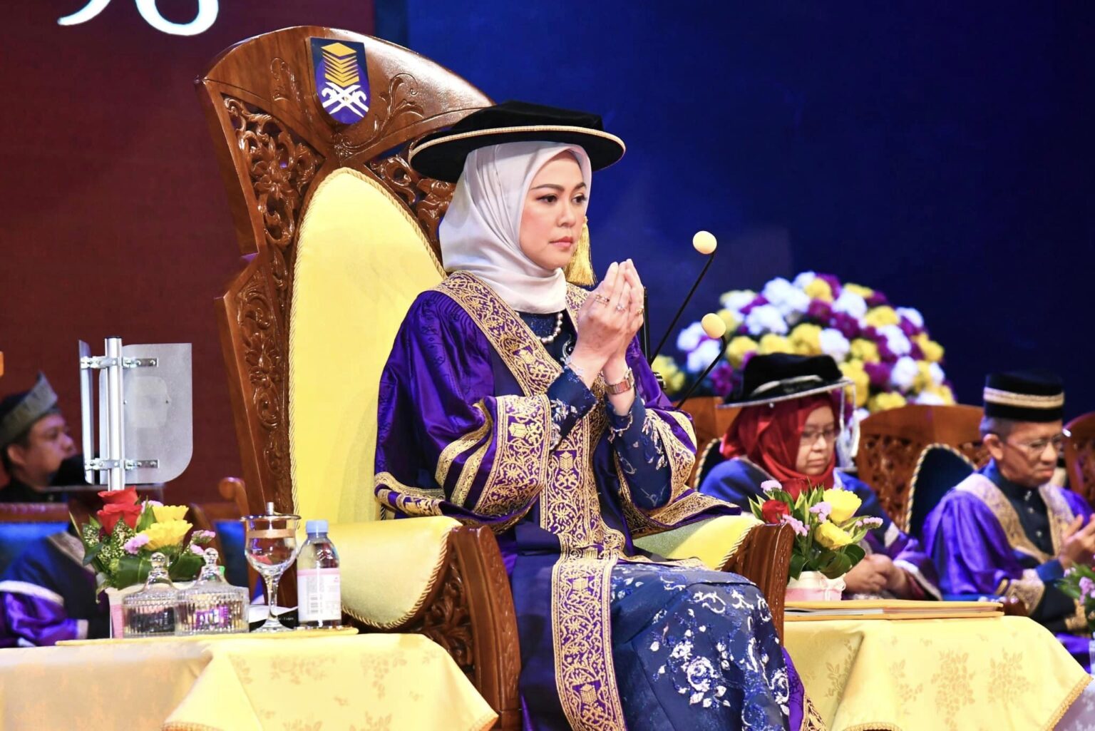 Ibu Anak 4 & Kerabat Diraja Selangor, Cantiknya Isteri Menteri Kewangan ...