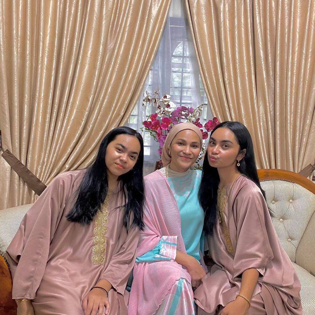 Cantik Persis Ibu, Wajah Anak Aleza Shadan Jadi Tumpuan & Ceburi Bidang ...