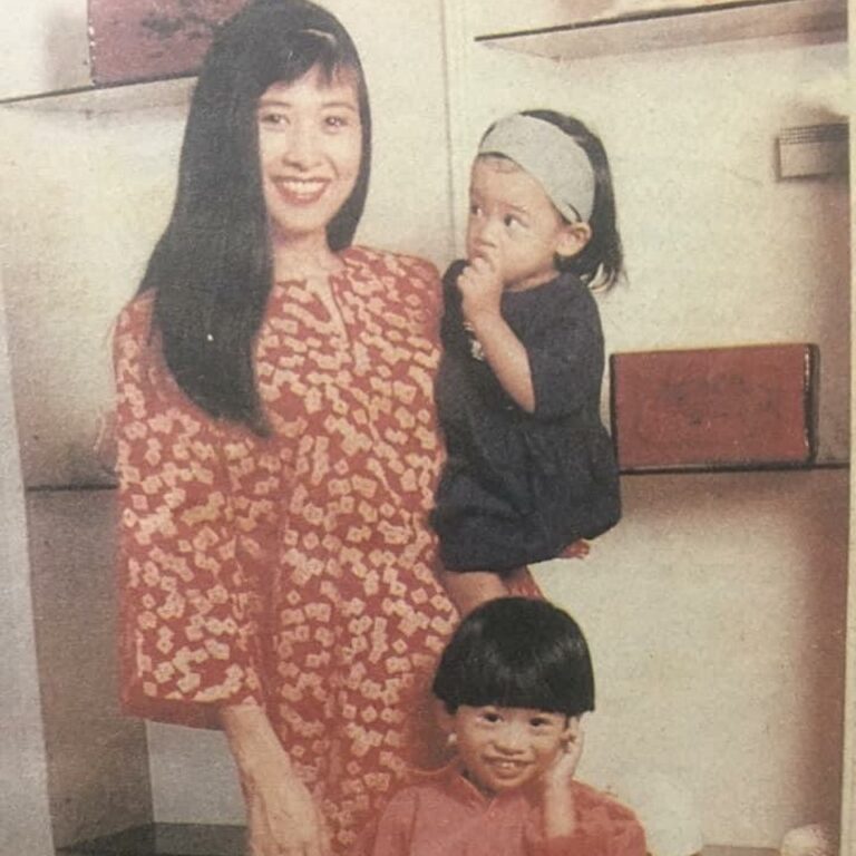 Wajah Klasik Anak Datuk Zainal Abidin, Timur Gabriel Kenang Jasa Ibu ...