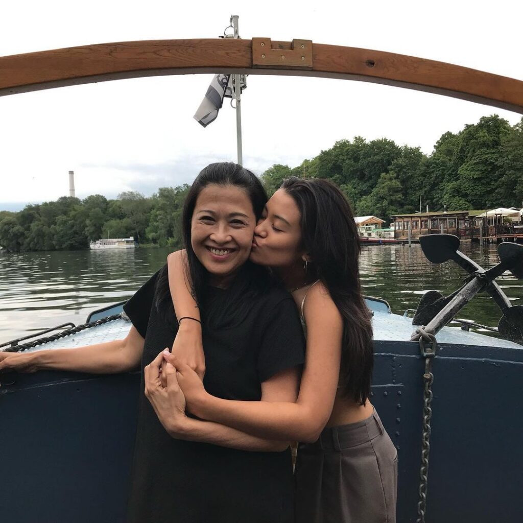 Wajah Klasik Anak Datuk Zainal Abidin, Timur Gabriel Kenang Jasa Ibu ...