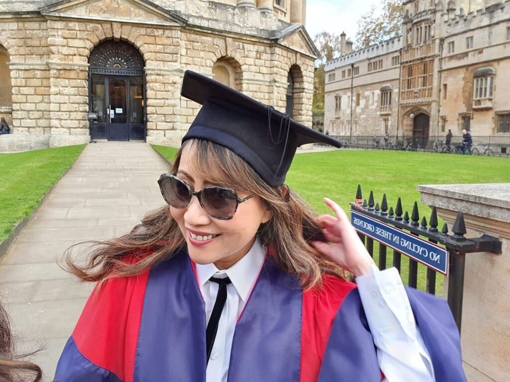 Anak Bekas Gabenor Bank Negara & Ada PhD, Dato’ Dr Azlina Aziz Lambang ...