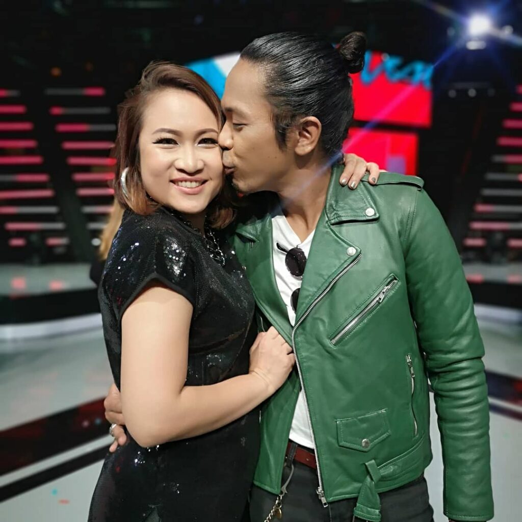 Usia Perkahwinan Cecah 6 Tahun, Genervie Kam Isteri Jelita Hazama Ini Pemuzik Hebat!